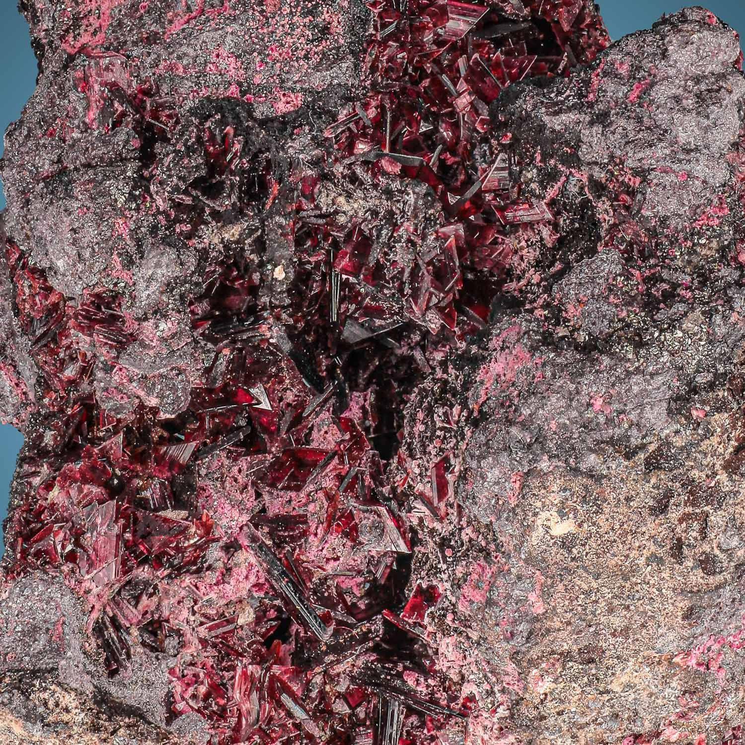 Wendel-Minerals | Item: 2486 - Erythrite-Aghbar Mine | Bou Azzer ...