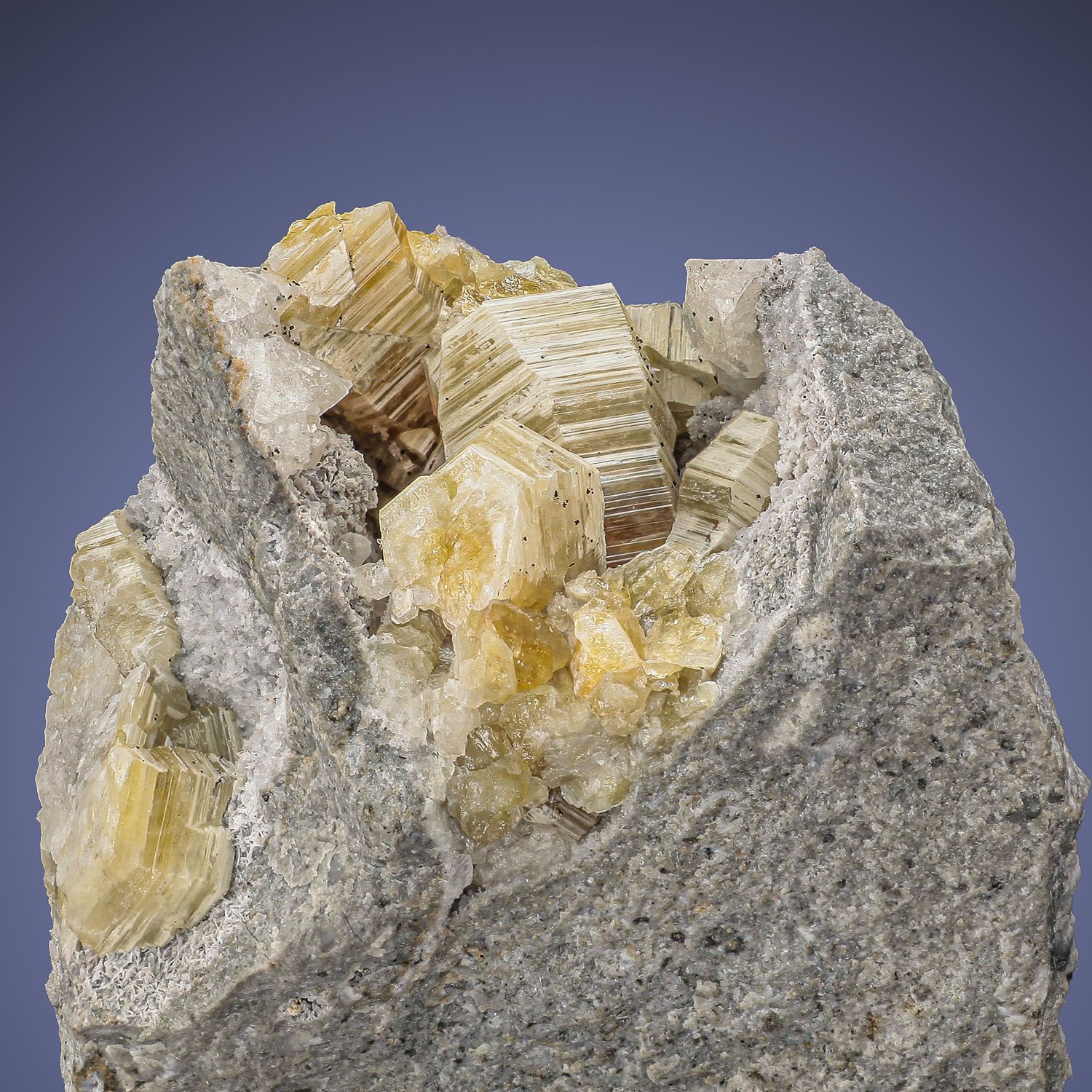 Wendel-Minerals | Item: 928 - Weloganite-Francon Quarry | Montréal ...