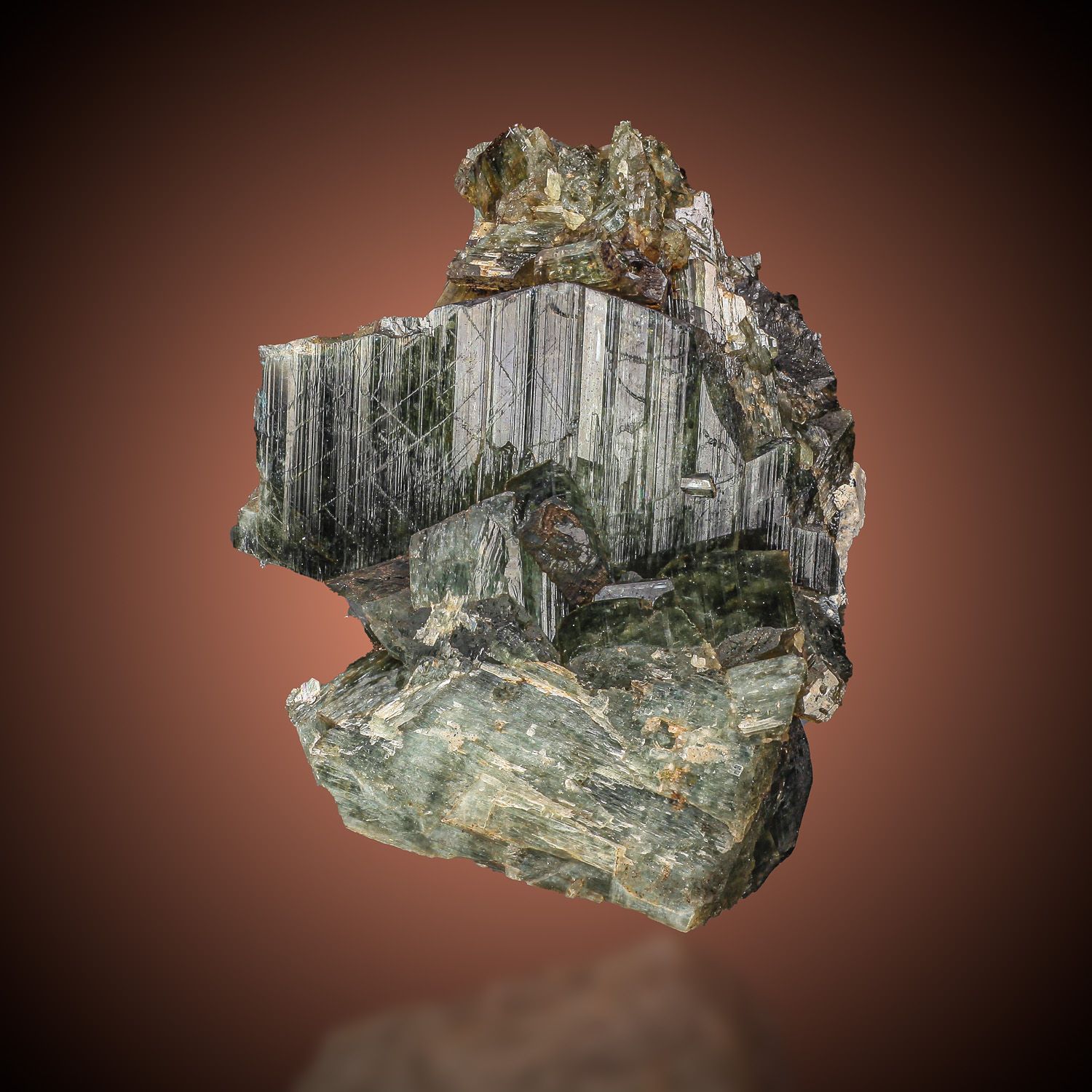 Wendel-Minerals | Item: 2164 - Actinolite-Graphite Road Roadcut ...