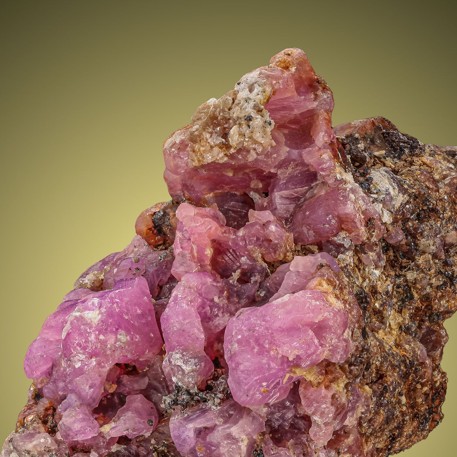 Wendel-Minerals | Item: 5542 - Ruby-Sivec Marble Quarries | Prisad ...